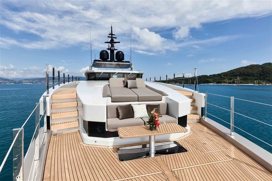 Yacht SAFE HAVEN, Admiral Impero 37 RPH Superyacht | CHARTERWORLD ...